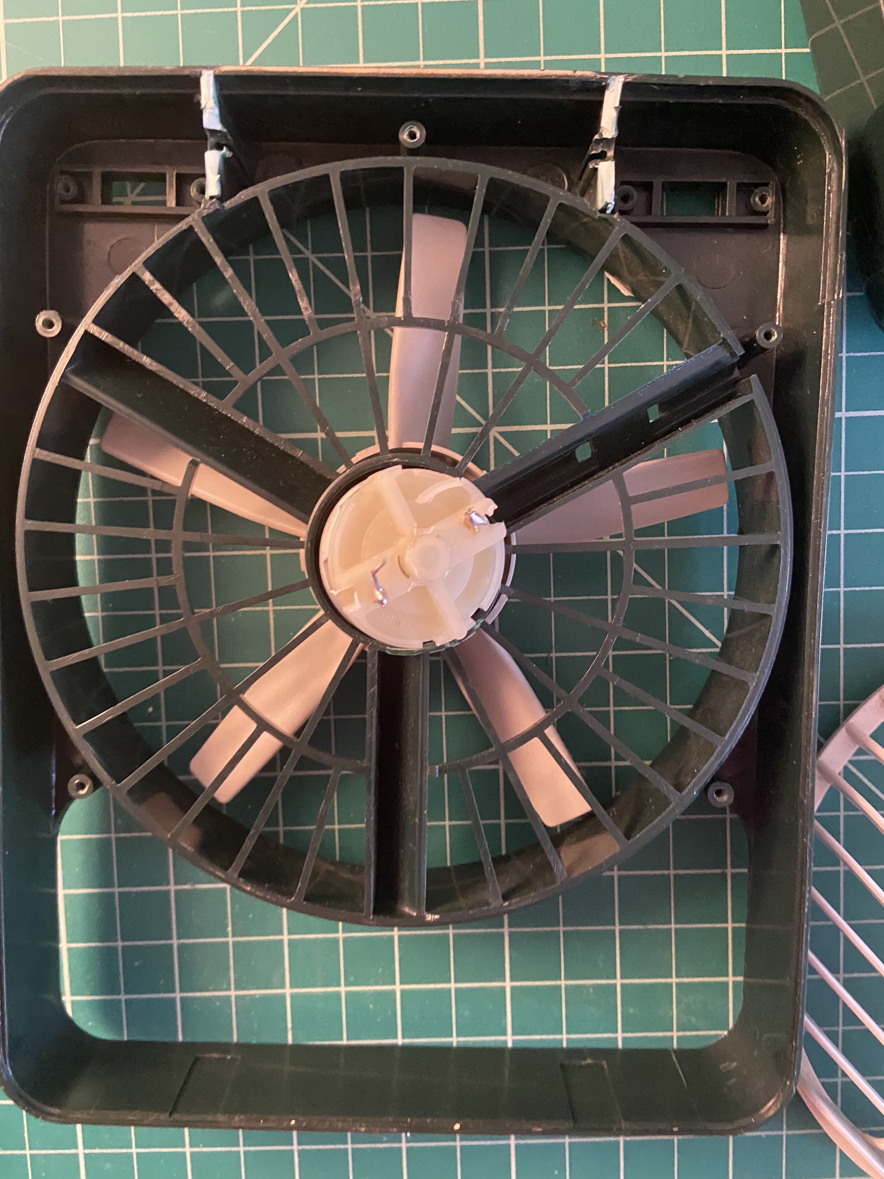 Portable Fan Teardown – Making Studio