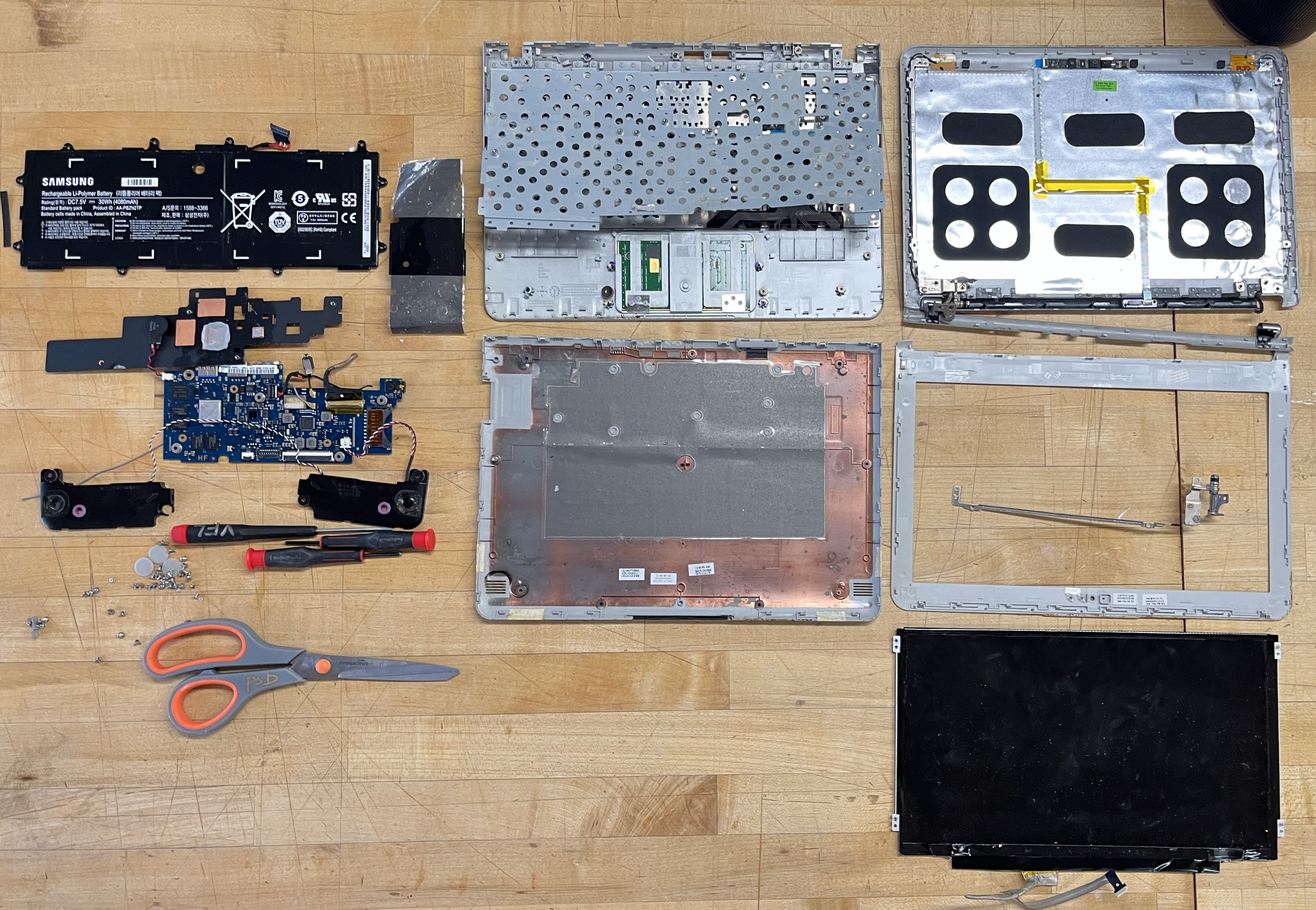 Samsung Laptop Teardown – Making Studio